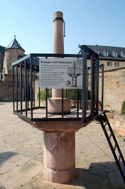 Schloss Waldeck - Pranger mit Halseisen - Medienwerkstatt-Wissen © 2006 ...