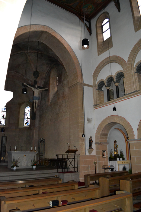 Katholische Pfarrkirche St. Gertrud - Fotos innen - Medienwerkstatt-Wissen © 2006-2025 ...