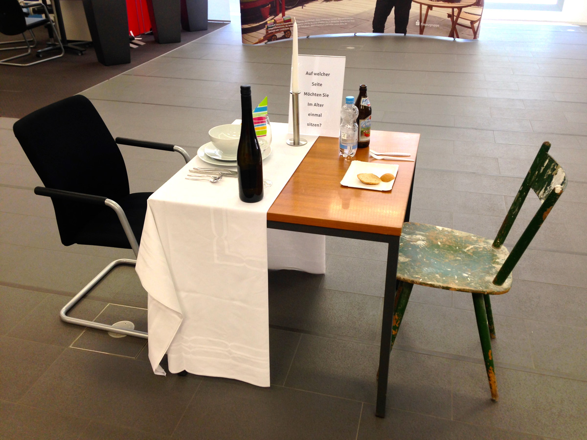 Ein Tisch und zwei Plätze - Medienwerkstatt-Wissen © 2006-2026 ...