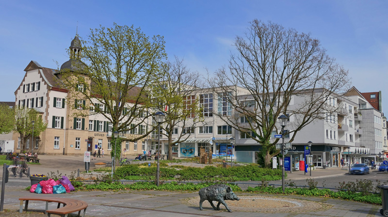 Rathaus und Marktplatz - Medienwerkstatt-Wissen © 2006-2025 Medienwerkstatt