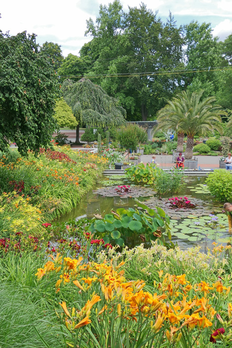 Café an den Wasserbecken - Fotos 3 - Medienwerkstatt-Wissen © 2006-2025 Medienwerkstatt