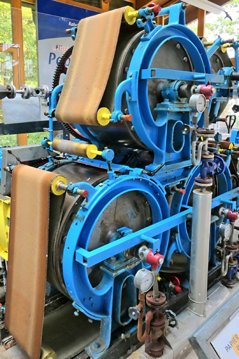 Papiermaschine - Fotos - Medienwerkstatt-Wissen © 2006-2025 Medienwerkstatt