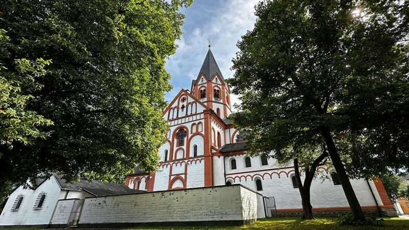 Katholische Pfarrkirche St. Peter - Fotos - Medienwerkstatt-Wissen © 2006-2025 Medienwerkstatt